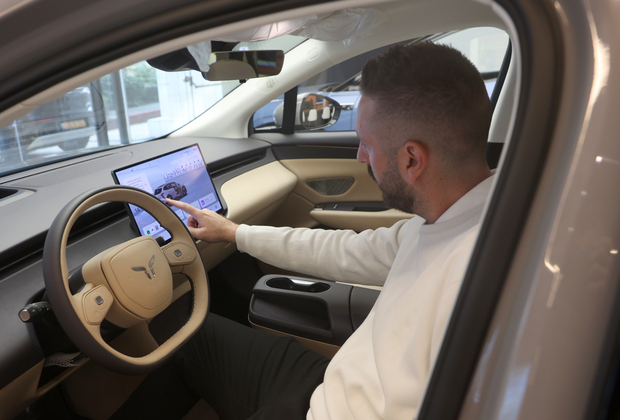 ISRAEL-TEL AVIV-FAW-HONGQI-NEW MODEL