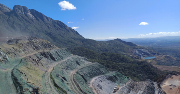 MINÉRIO DE FERRO: alta produção siderúrgica dá suporte a preços no ...