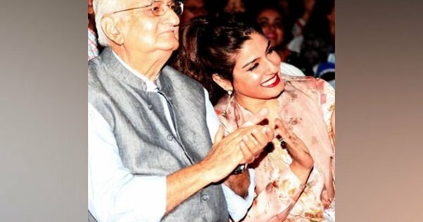 Raveena Tandon remembers father Ravi Tandon on birth anniversary