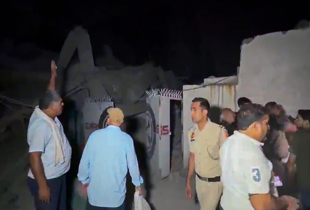 Rescue Op underway after 5-storey building collapses in South Delhi ...