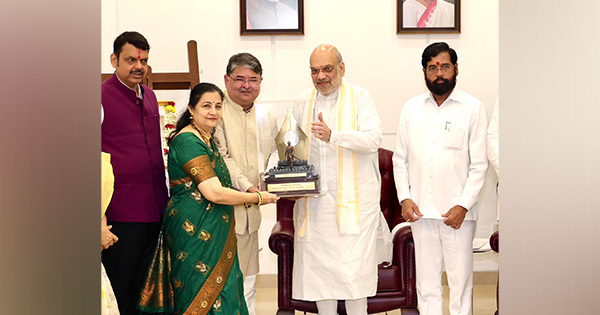 Union Home Minister Amit Shah presents Chhatrapati Sambhaji Maharaj ...