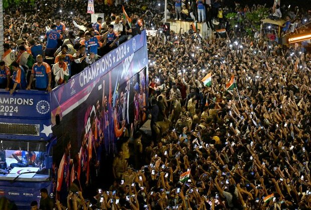 Cricket fans throw massive parade for India team after world cup win