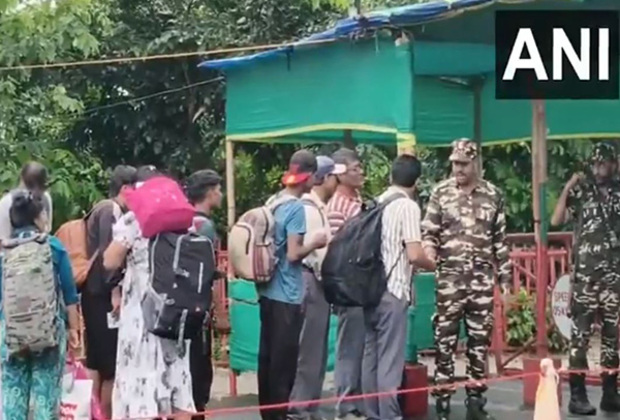 Indians return via Panitanki as tensions escalate in Nepal