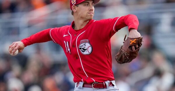 Reds activate RHP Luke Weaver, option RHP Levi Stoudt