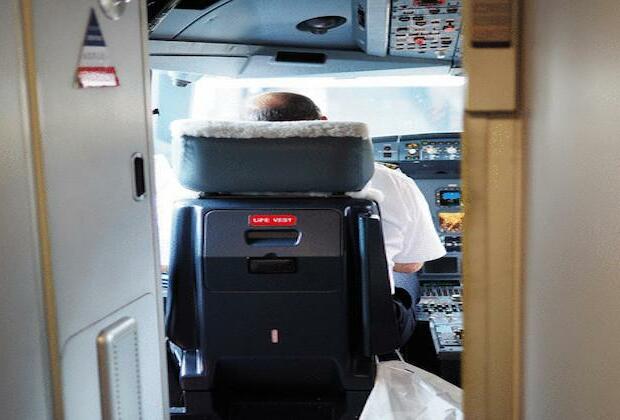 US FAA: New passenger planes must have second cockpit door