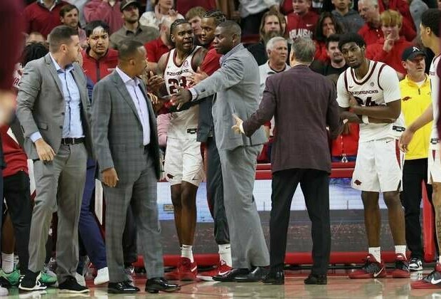 Mired in mid-major struggles, No. 21 Arkansas meets Jackson State