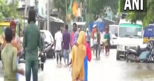 Mandya: Overflowing lake water triggered by rain floods Bengaluru ...