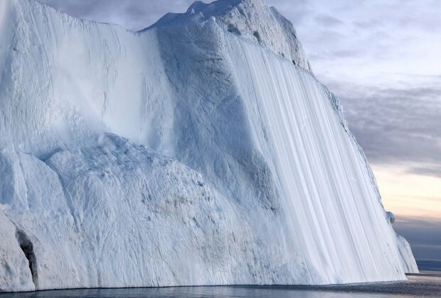 World's largest iceberg heads towards site of Titanic tragedy