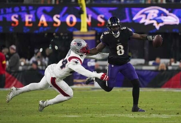 Ravens QB Lamar Jackson (back) states he'll play vs. Steelers