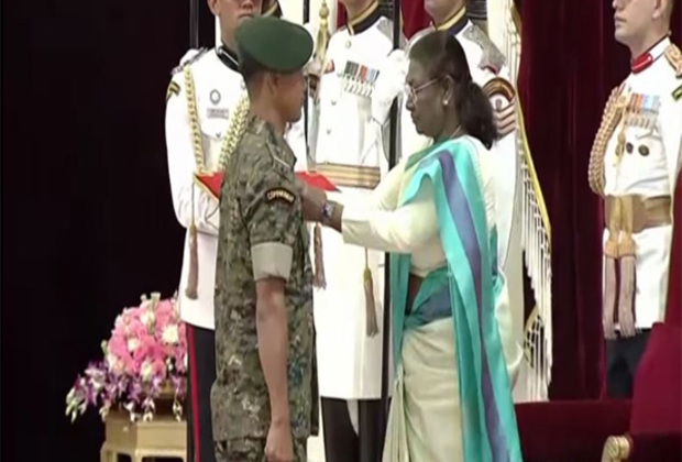 President Murmu confers six Kirti Chakras & 33 Shaurya Chakras during ...