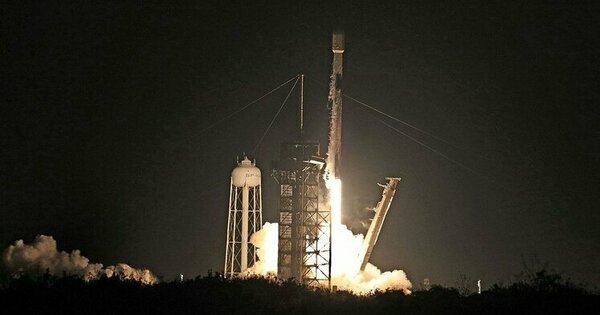 U.S. launches private lunar lander to deliver NASA science instruments