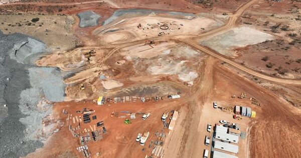 Tjiwarl and Bellevue on golden path