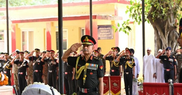 Army chief Gen Upendra Dwivedi pays tribute to his comrade from 18 JAK ...