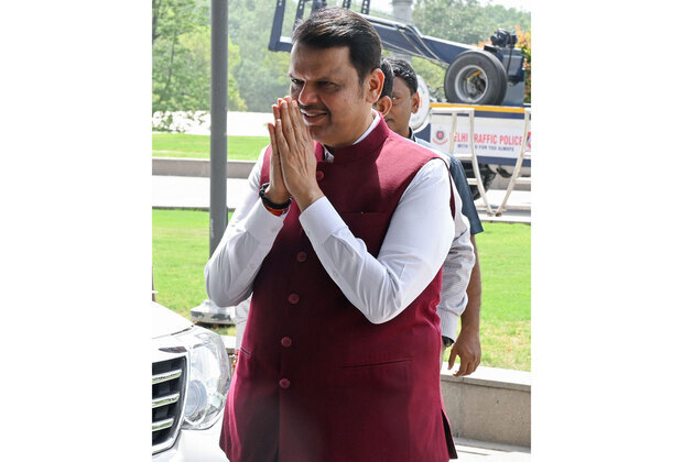 Maharashtra CM Devendra Fadnavis pays tribute to army personnel killed ...