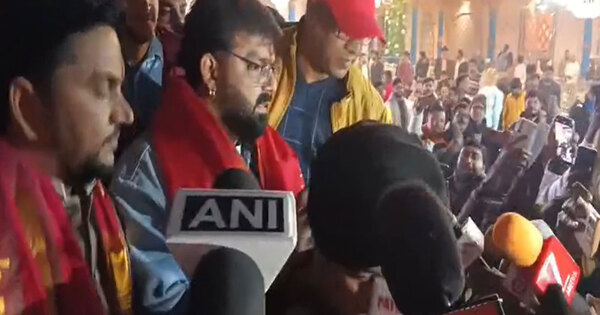 Actor-singer Pawan Singh attends trailer launch of Gunjan Singh's ...