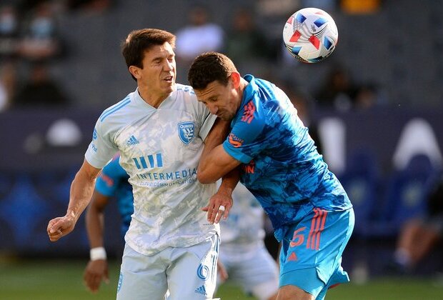 Dynamo acquire D Daniel Steres from Galaxy