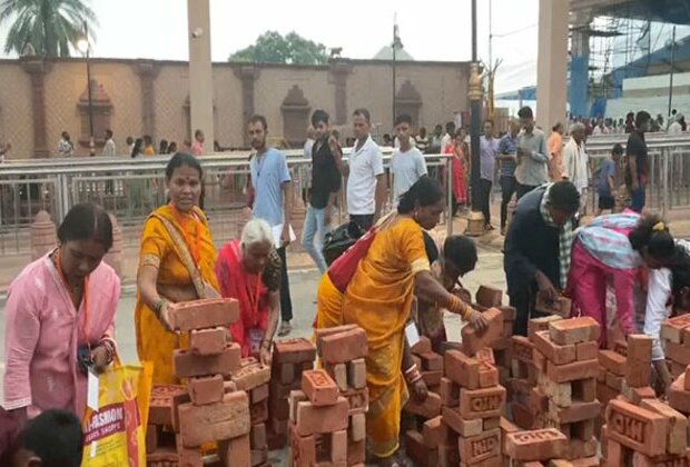 Ayodhya: Devotees build symbolic houses in temple complex, seek Ram ...