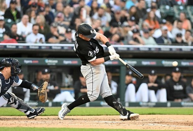 White Sox score early and often, rout Tigers
