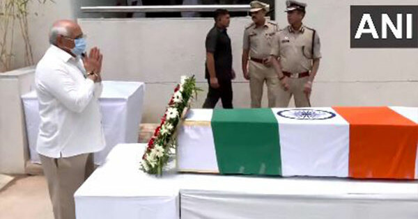 Gujarat CM Bhupendra Patel, ministers pay last respects to former CM ...