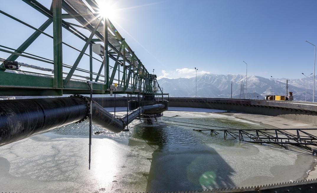 Mitigating tailings risk with filtering and co-disposal