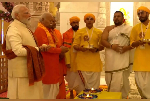 PM Modi performs pooja at Ram Lalla Garbha Grah in Shri Ram Janmabhoomi ...