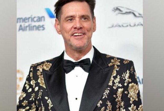 Jim Carrey Pauses his political cartoons