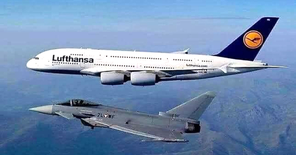 Passenger plane, Air Force jet avoid near collision in Washington D.C.