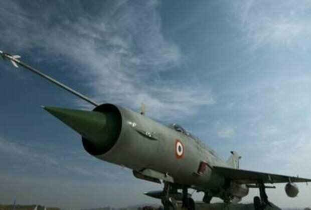 Iconic MiG-21 makes final flight in Indian skies (VIDEO)
