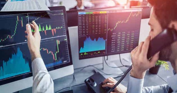 Dow Jones closes 332 points higher Friday amid weekly gains