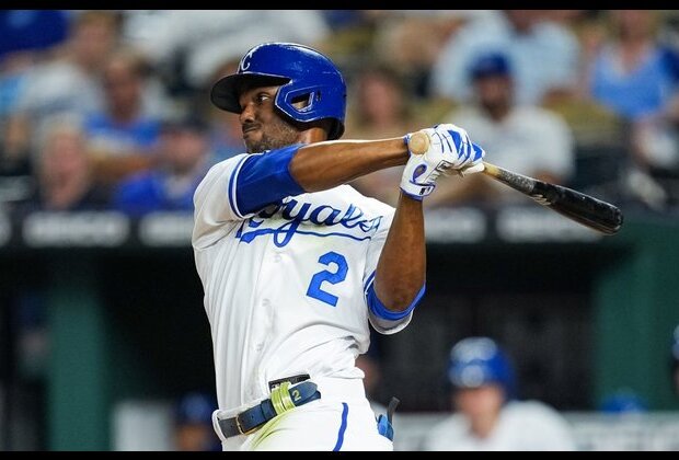 Twins add OF Michael A. Taylor in trade with Royals
