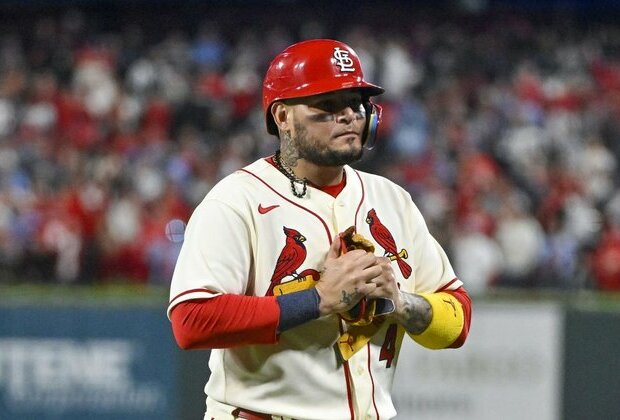 Cardinals bring back Yadier Molina in front-office role