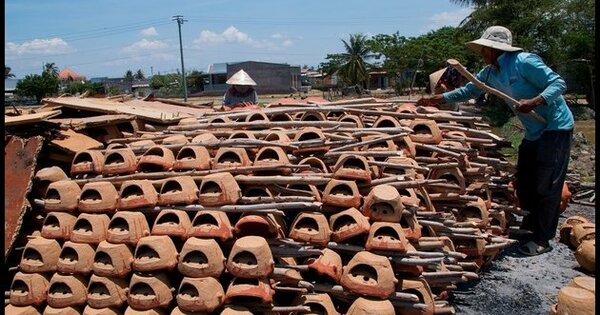 Asia Album: A glimpse of pottery-making by Cham people in Vietnam