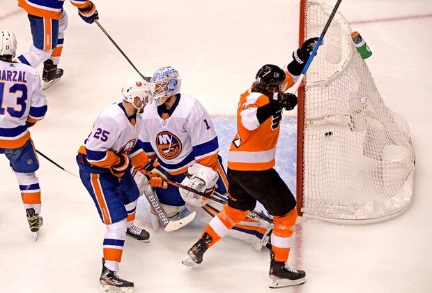 NHL roundup: Flyers go OT to even series with Islanders