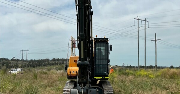Excavator boom hits power lines