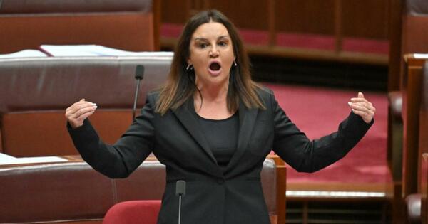 Jacqui Lambie in battle with Hanson to keep Senate spot