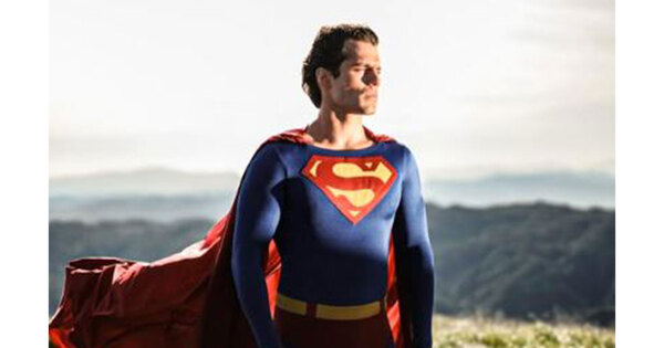 Zack Snyder shares Henry Cavill's test photos in "original superman suit"
