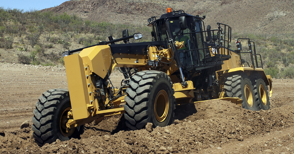 Cat expands M grader series