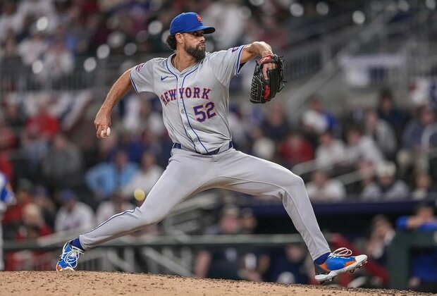 Mets officially release RHP Jorge Lopez, C Omar Narvaez