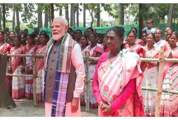 President Murmu, PM Modi visit Mayurbhanj, offer prayers at tribal ...
