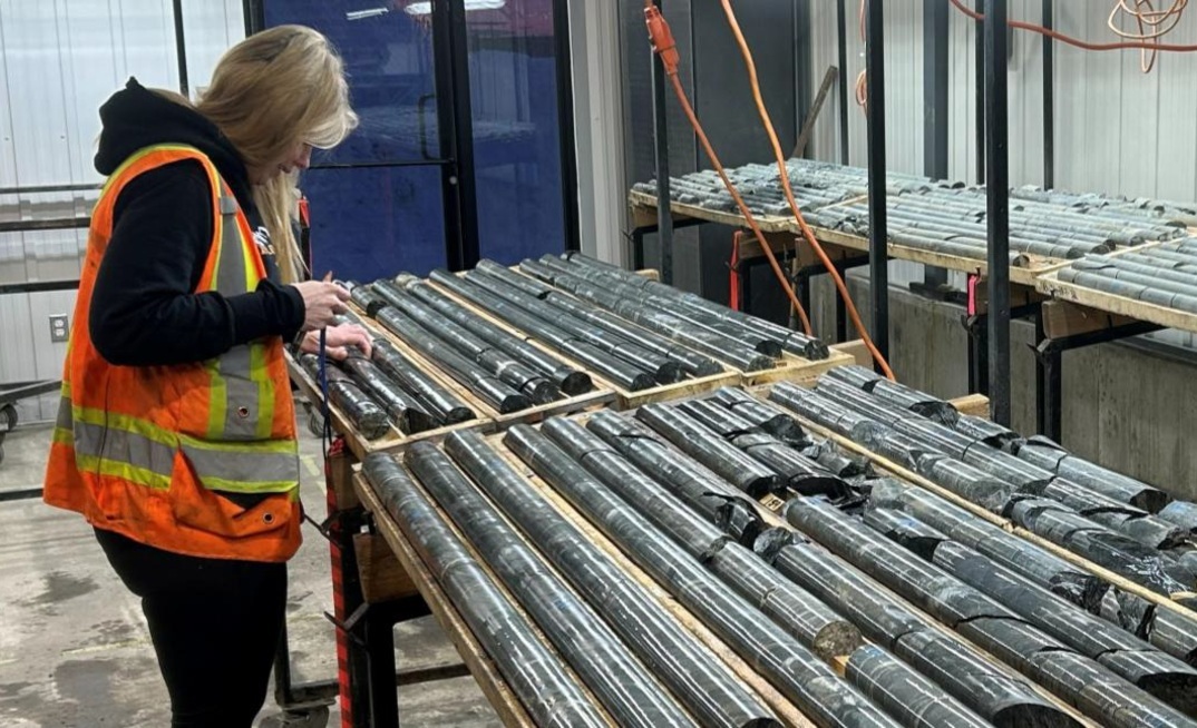 Lac hits gold bonanza at Rouyn