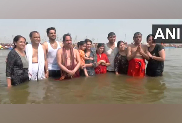 Prayagraj: Union Minister Pralhad Joshi takes holy dip at Sangam with family at Maha Kumbh