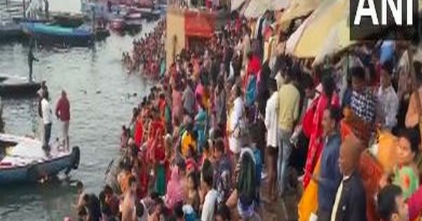 Varanasi: Devotees take holy dip, offer prayers at Dashashwamedh Ghat on occasion of Magh Purnima