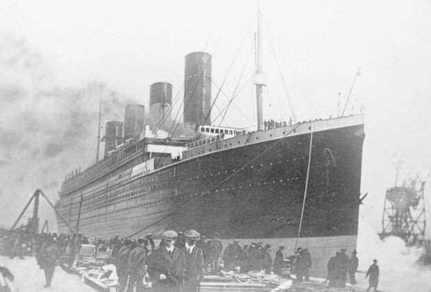 Titanic shipwreck detailed in first 3D scans