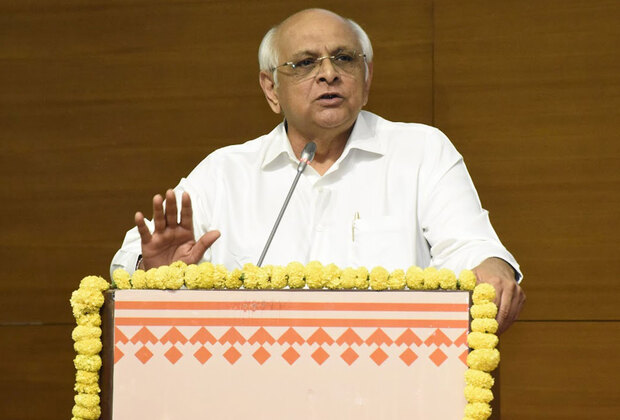 Gujarat CM Bhupendra Patel, Dy CM Harsh Sanghavi travel by metro from ...