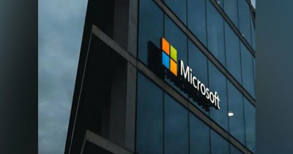 Microsoft unveils new taskbar UI and keyboard shortcut for Copilot on ...