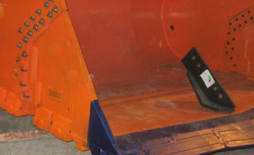 Keech mechanical bucket in underground mine trial