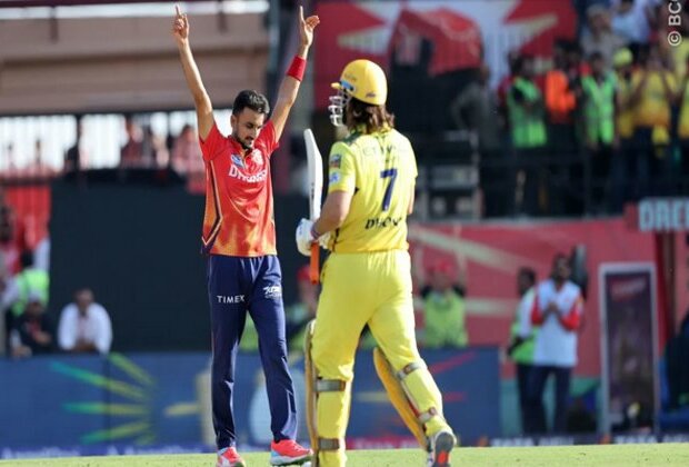 MS Dhoni debut appearance at No 9 in T20 turns to nightmare as Harshal ...