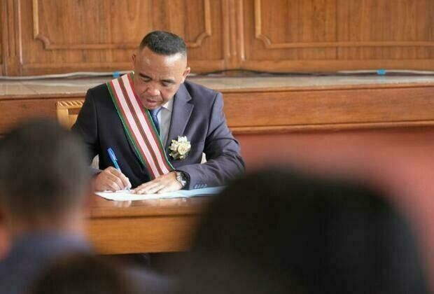 Madagascar coup leader Michael Randrianirina sworn in as president
