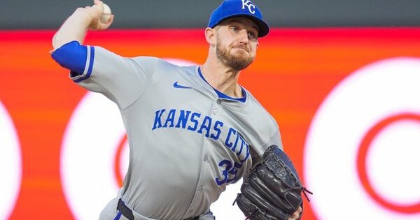 Royals put RHP Chris Stratton (forearm) on 15-day IL