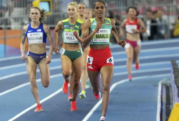 Jess Hull, Ky Robinson hit medal trail at world indoors